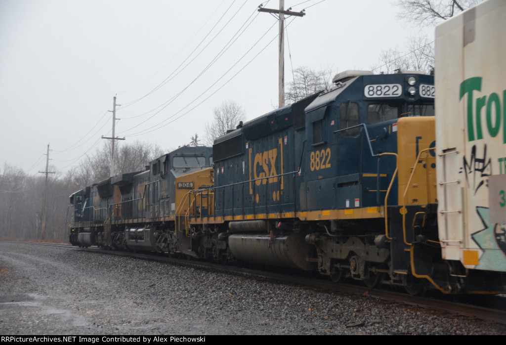 CSX 304, 8822 trailing on Q410
